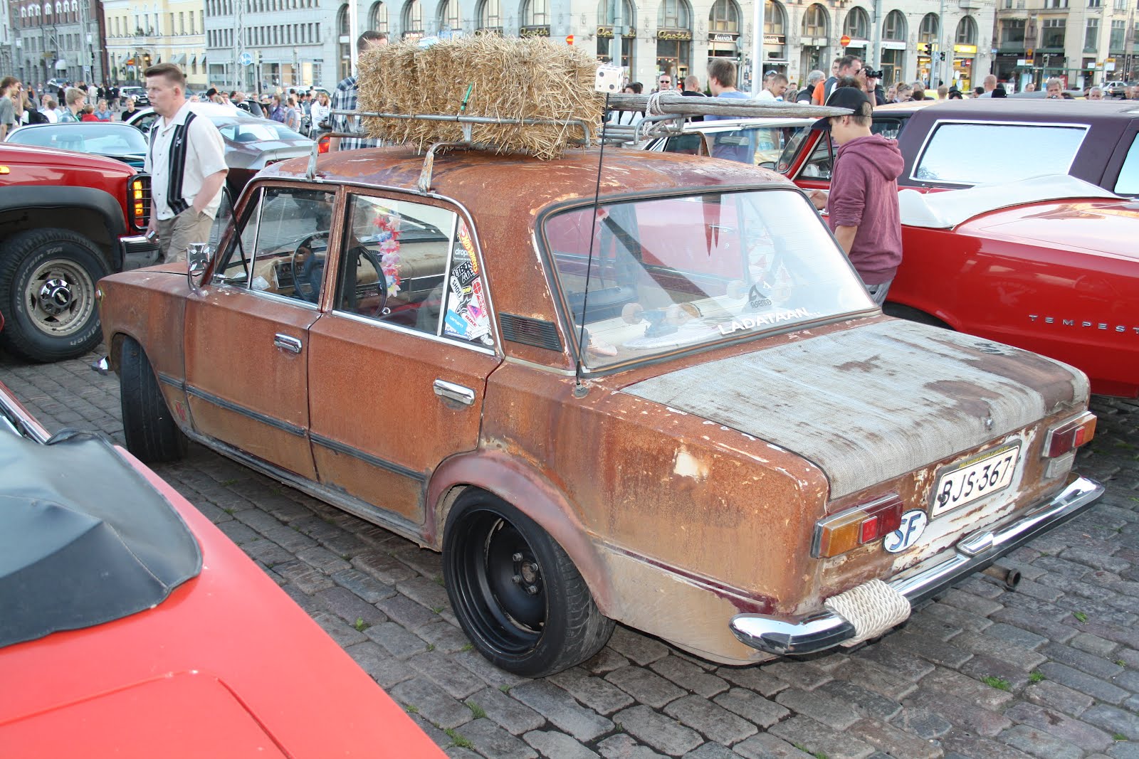 Autobongauksia: Rusted Lada "Petroskoi Playboys"