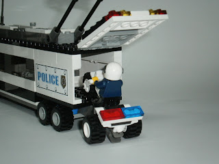 Toy A Day: #629 of Year 2 Lego 7034 World City Surveillance Truck