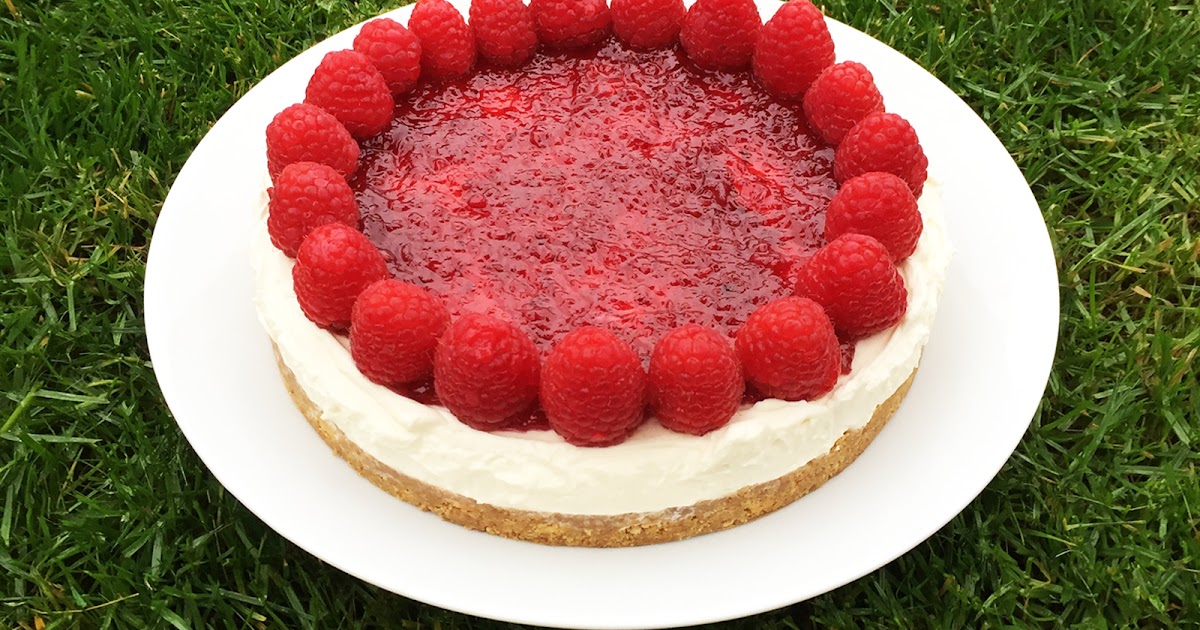 Raspberry Gin Cheesecake | Emily Bites