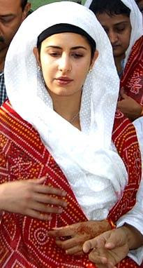 Katrina Kaif Boom Hot Wallpaper Family PHotos Images Blue Film Pics ...