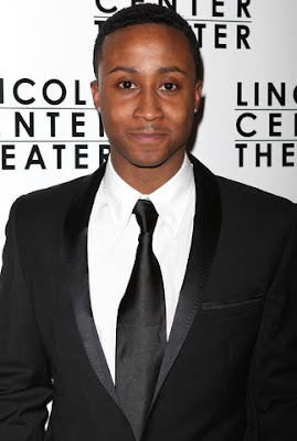 WAR HORSE OPENS IN NEW YORKS BROADWAY