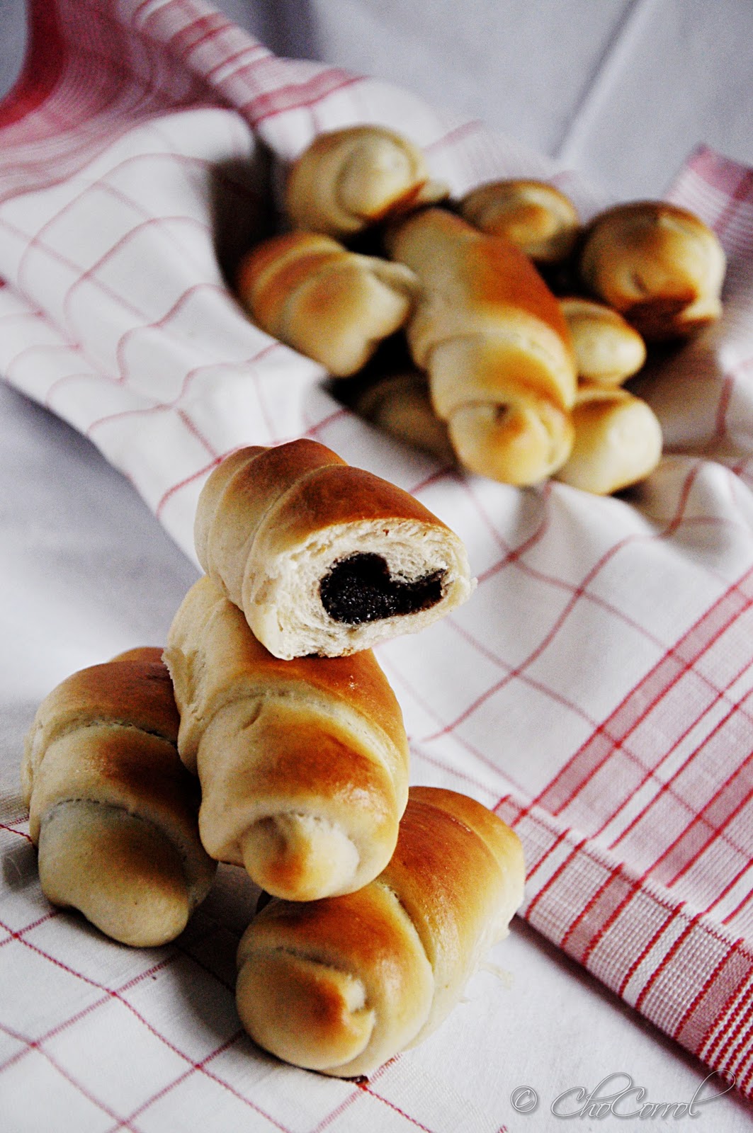 CoLoRes, SaBoRes, oLoRes...CoLoRs, TaSTeS, SmeLLS: crescent rolls ...