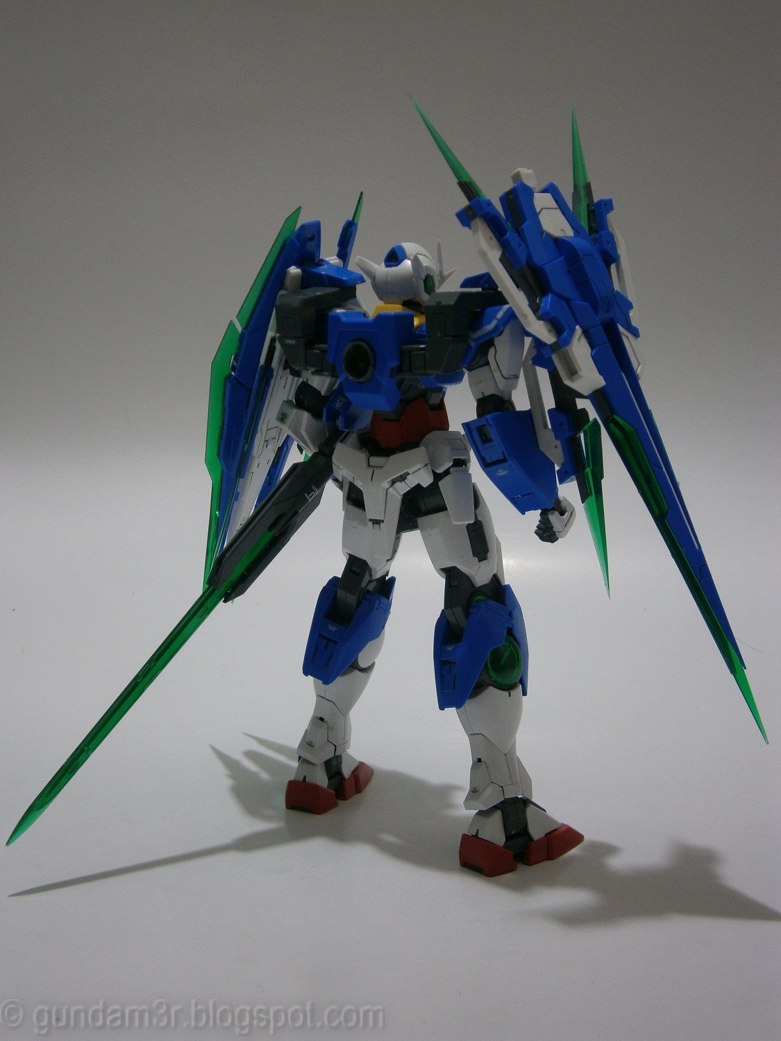 Add On: GN Sword IV Full Saber for Gundam 00 Quanta MG Review Part 1