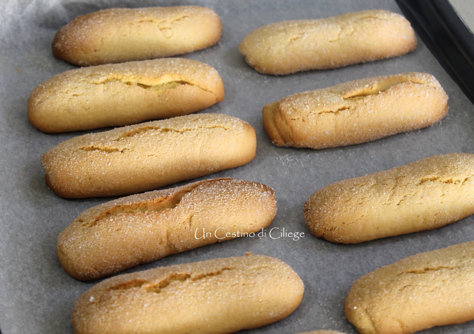 Un cestino di ciliege: Biscottoni