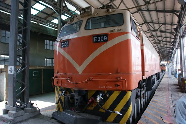 Blair's 鐵道攝影: E300型電力機車 / TRA E300 Type Electric locomotive