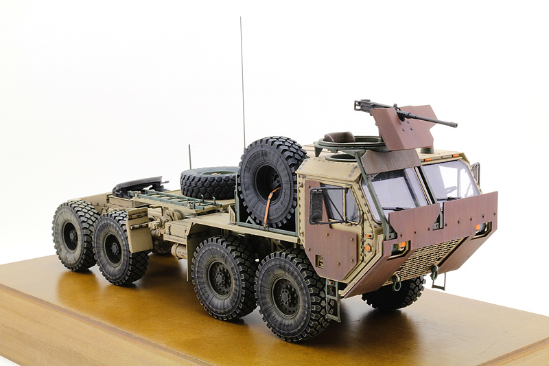 ARMOURED FIGHTING VEHICLE: ....... HEMTT M983 TRACTOR .......