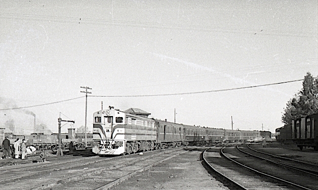 LAS TRACCIONES TÉRMICA Y ELÉCTRICA EN RENFE (XLI): LA "MARILYN" ABRE LA ...