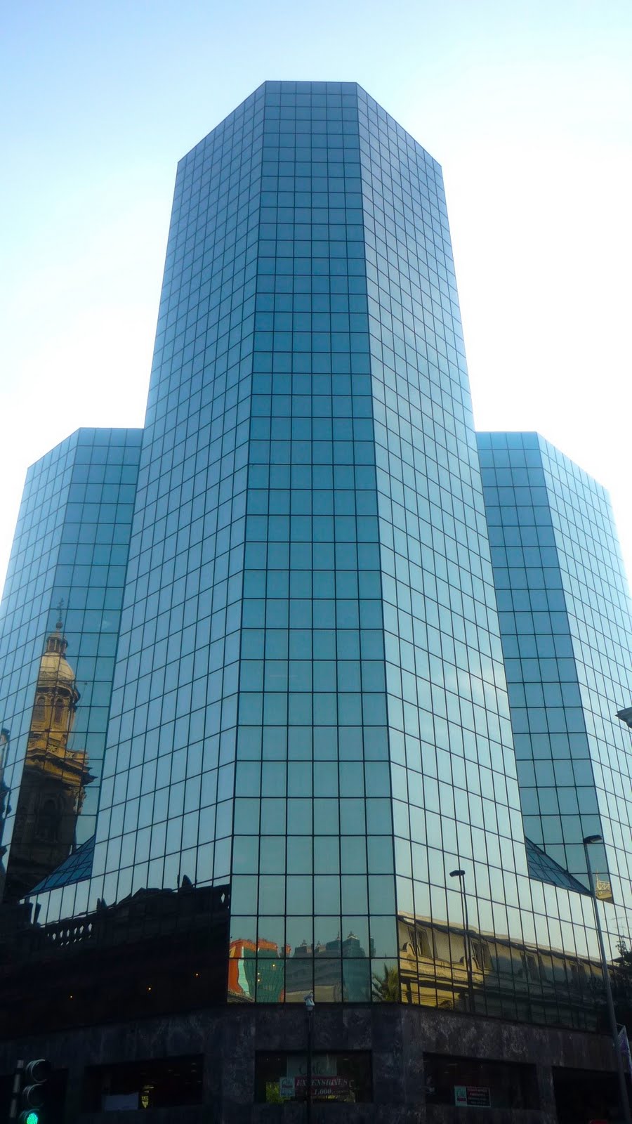 4º y mitad de aquello: 10 fotos de edificios con geometría