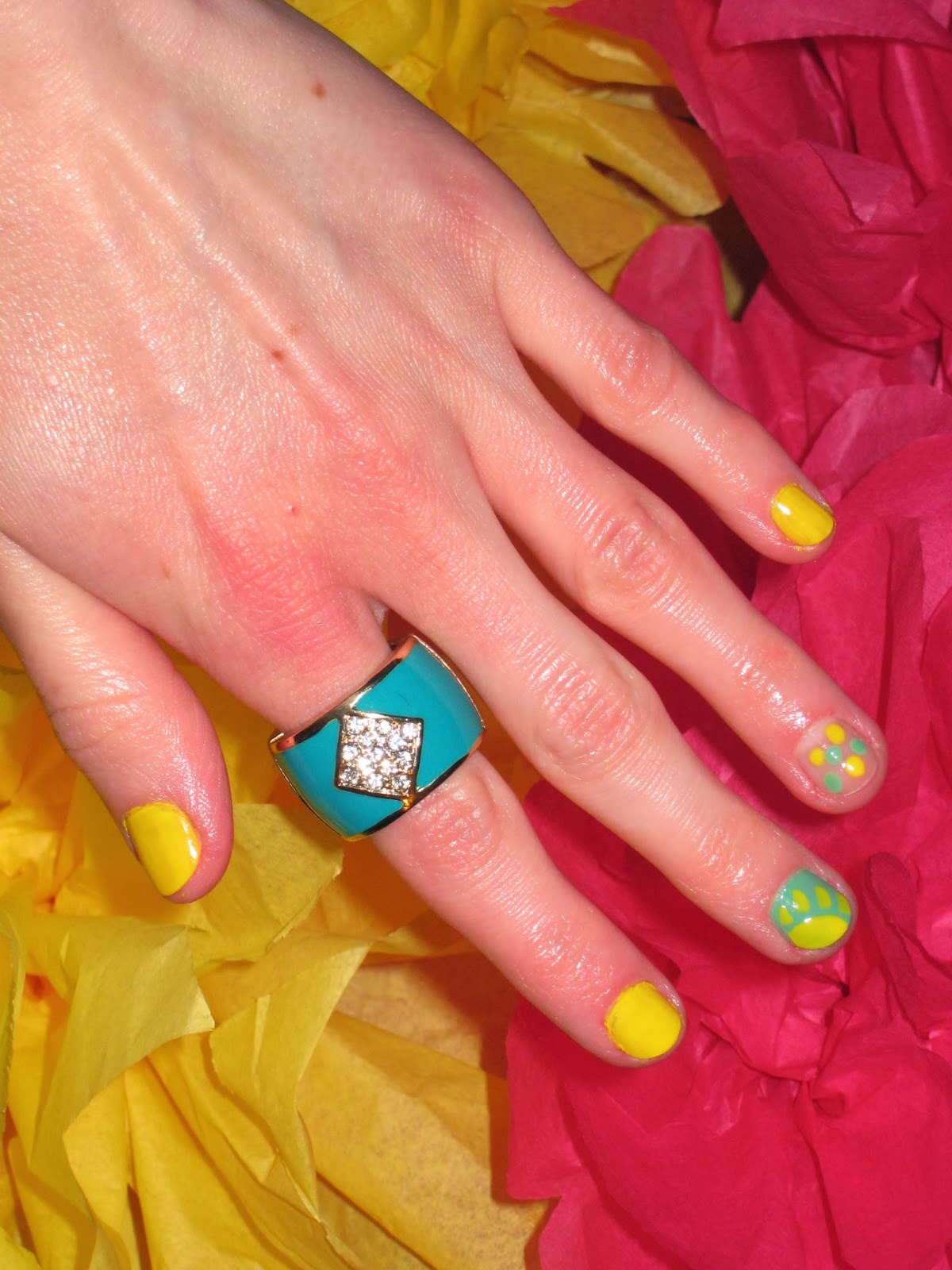 Erica's Fashion & Beauty: Nail This Look Nail Color & Ring Set Review