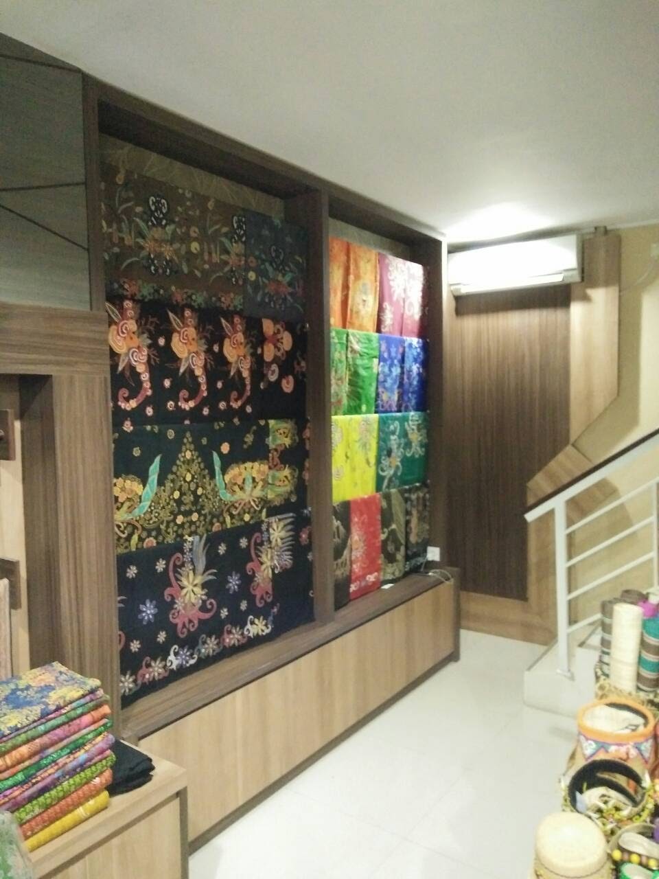 AW3 Design - Interior & 3d Consultant: Display Cabinet Batik Tenun Vi ...