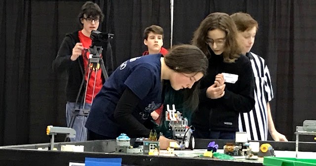 Magnolia Preparatory Academy: Doing the Robot