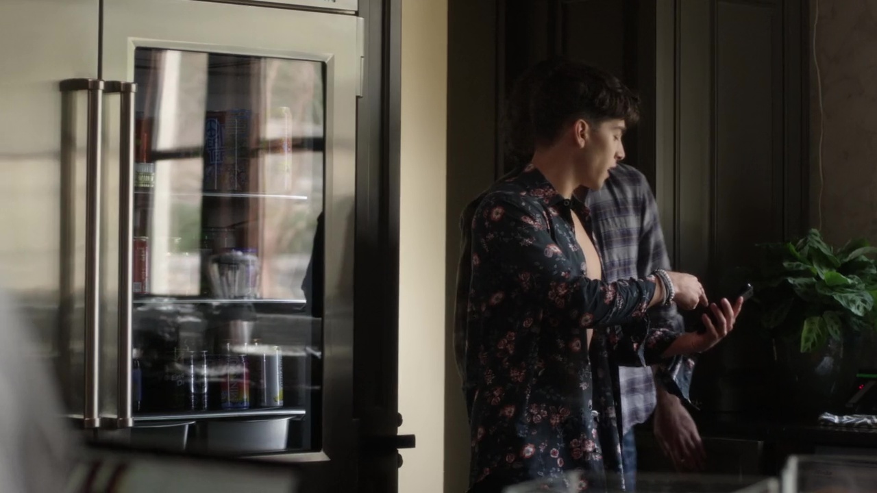 ausCAPS: Nic Luken shirtless in Nashville 6-14 "For The Sake Of The Song"