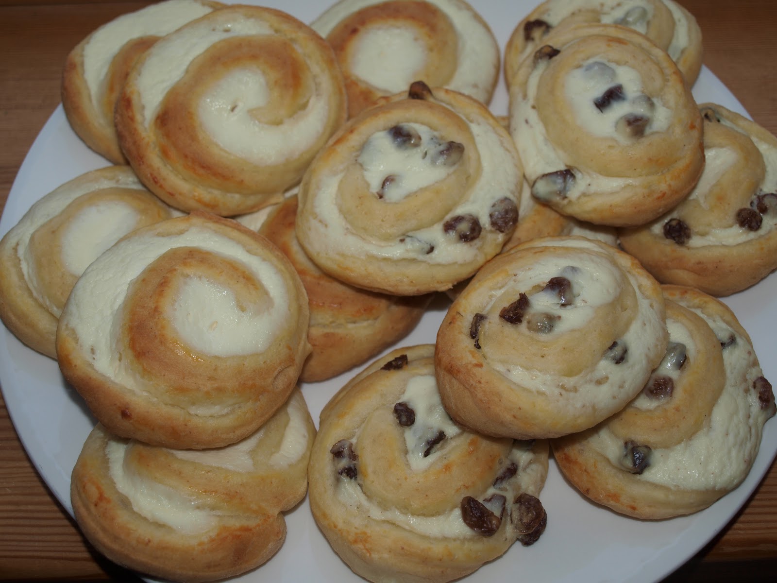 baltoje lėkštėje: Bandelės su varške