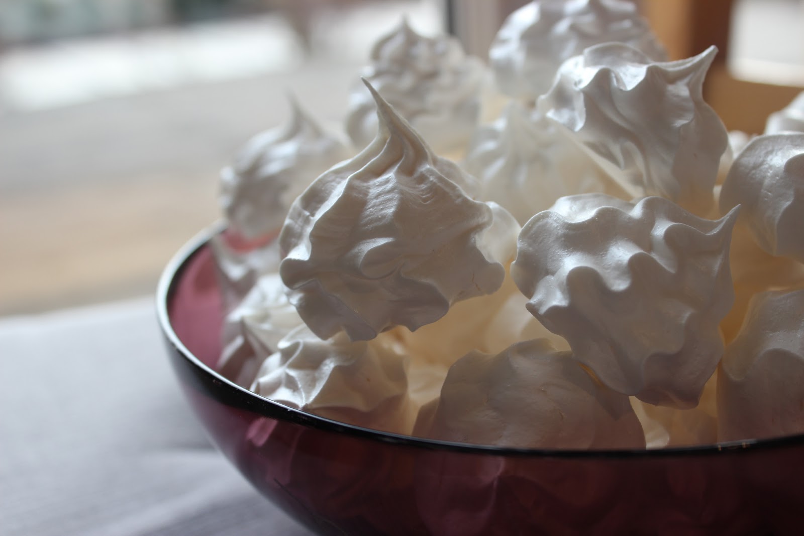 Les tribulations d'une gourmande ********: Meringues au cooking-chef
