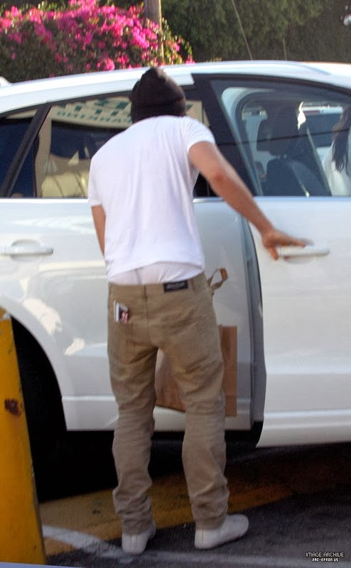 Celeb Saggers: SAGGER OF THE YEAR #4: Zac Efron Sagging Collection