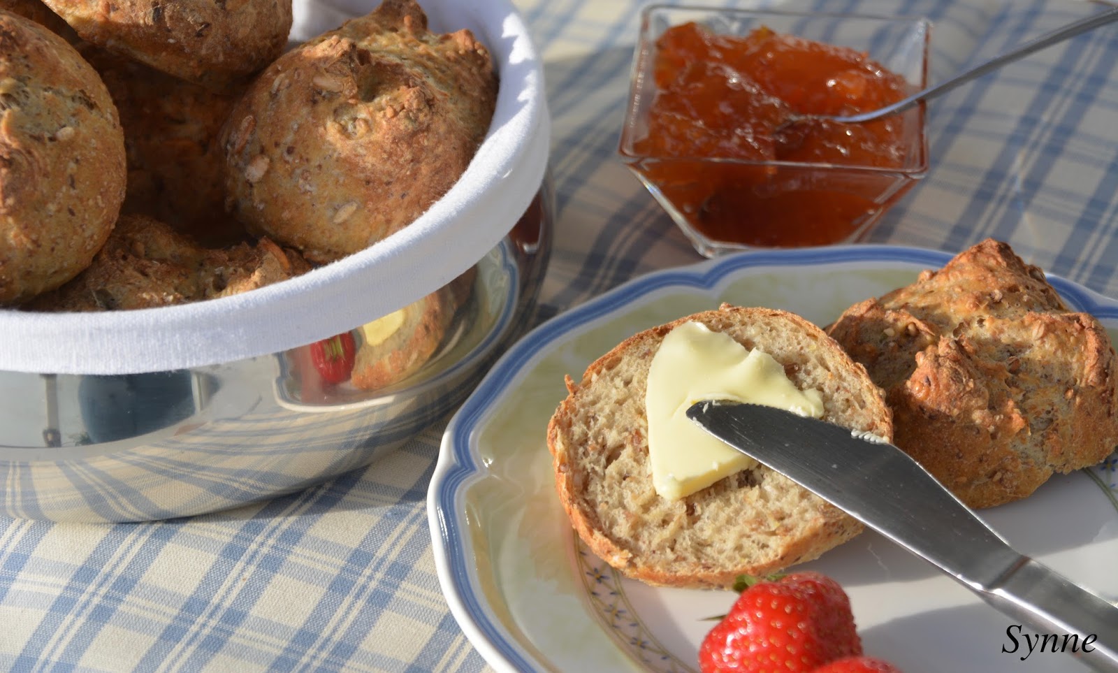 ganske enkelt: Rundstykker med rug og frø