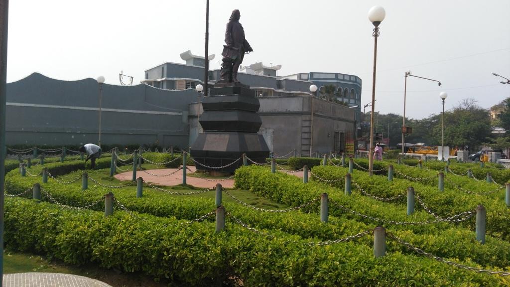 Pondicherry Tourism: Dupleix Statue, Puducherry
