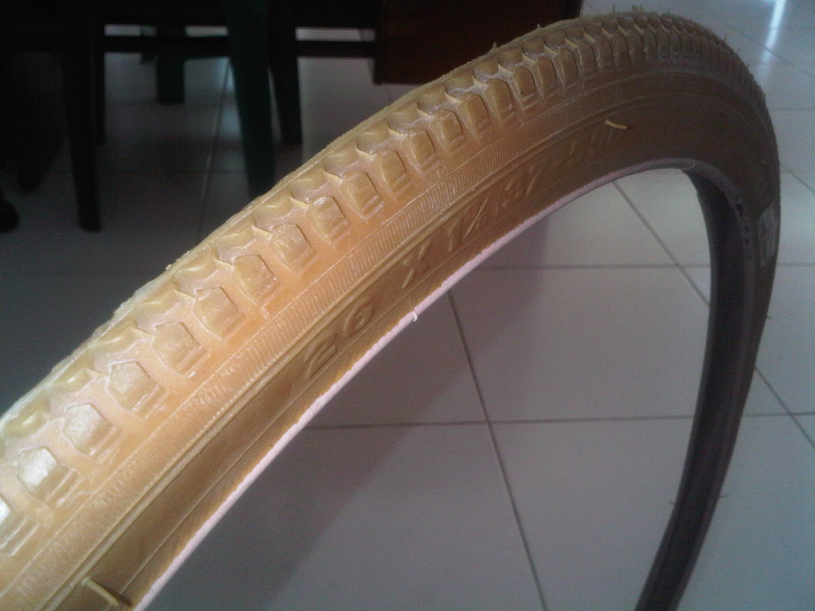 BAN SEPEDA: Ban Sepeda "Krem"