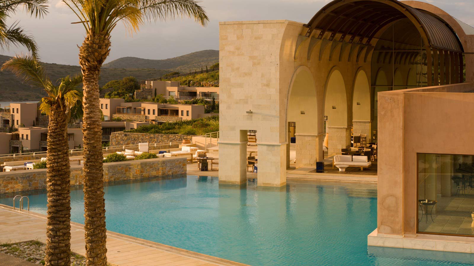 The Wanderer's Chronicles: Chronicles from Greece | Blue Palace (Crete)