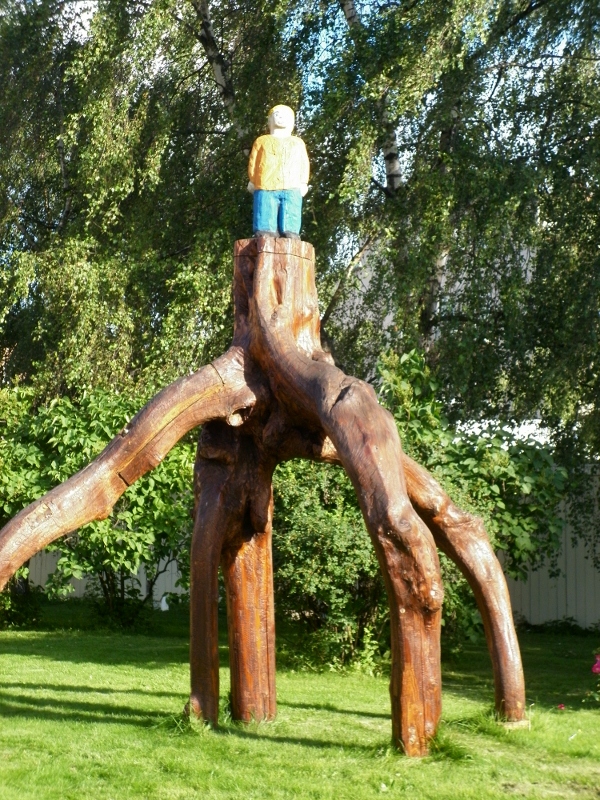 Kokkola Karleby Finland: Puuveistos Roosin pihapiirissä