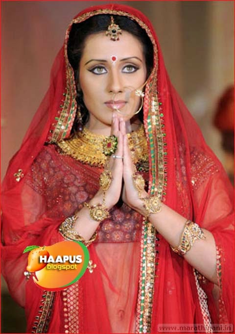 Tejaswini Lonari Photos in Saree | Cute Marathi actresses, bollywood ...