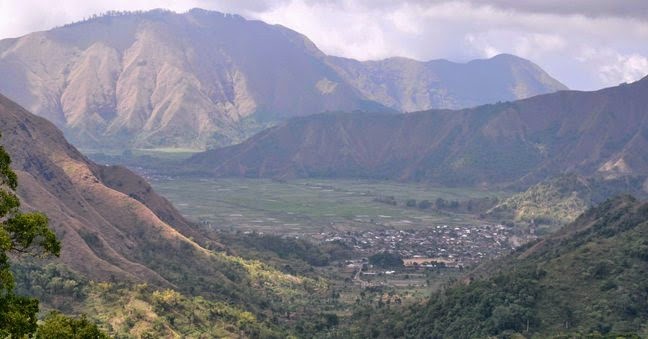 LOMBOK, TOURISM : SEMBALUN