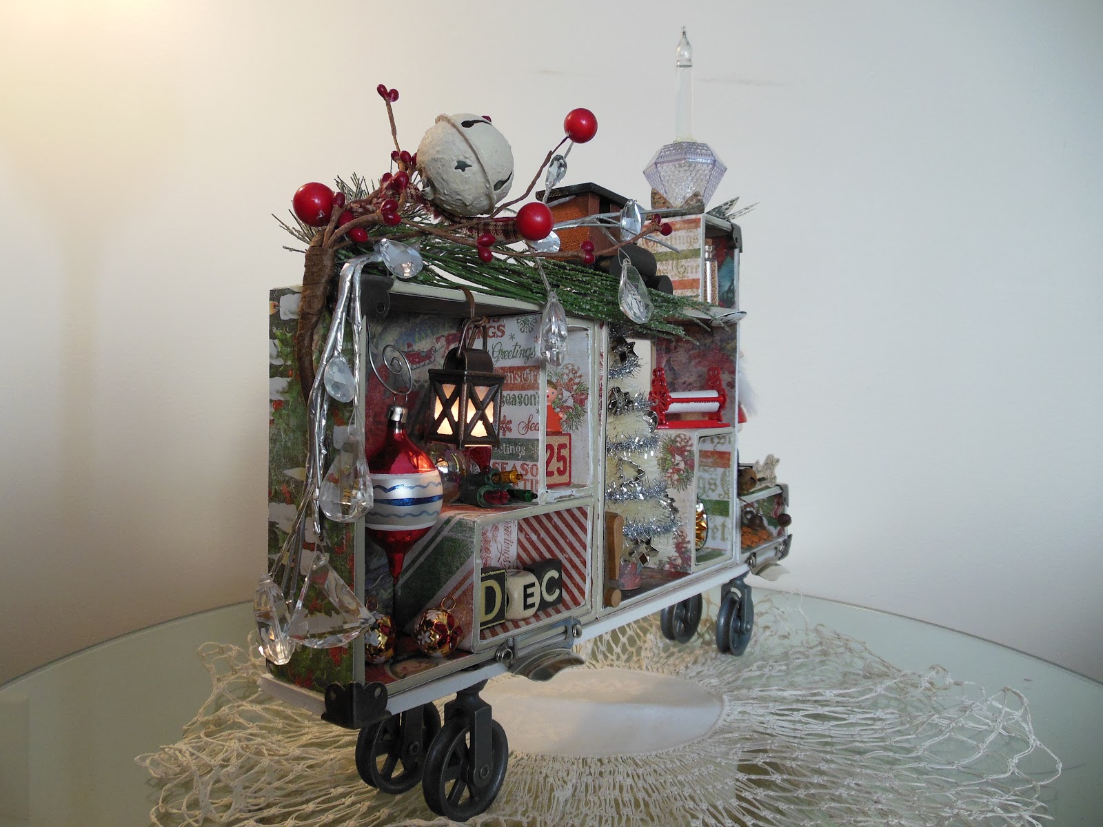 Le Rai Originals: Tim Holtz Rolling Christmas Configuration Box!