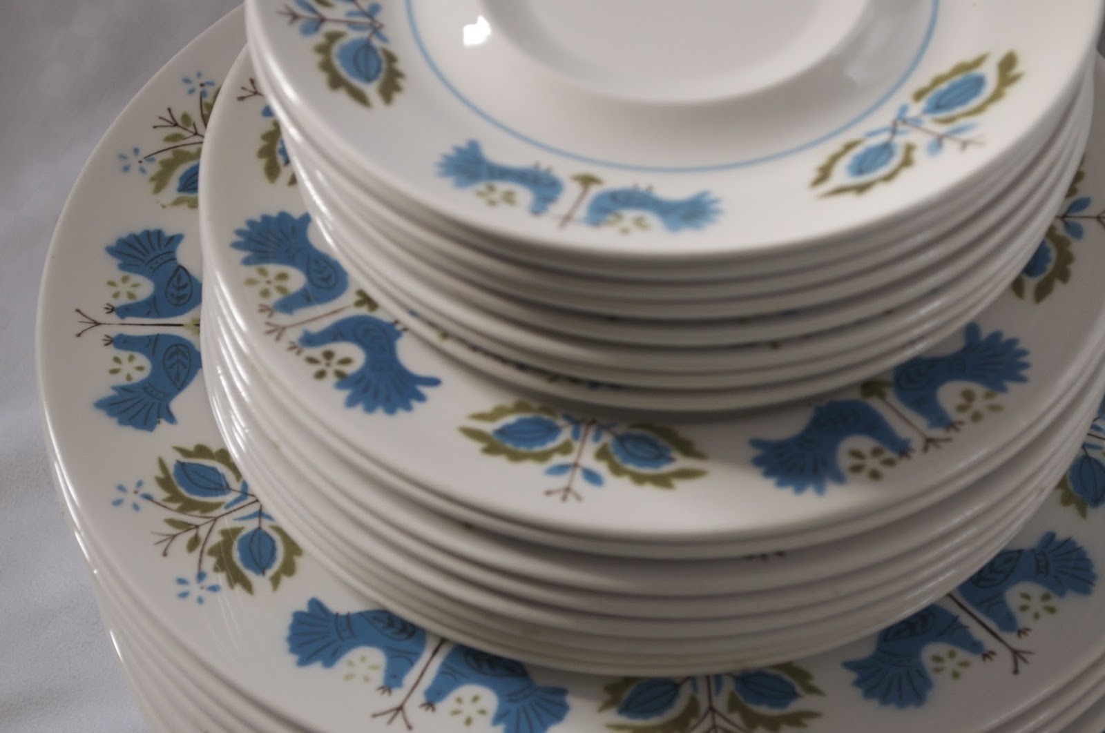 906 E. Chic: Mid-Century Modern Mikasa Bluebird China
