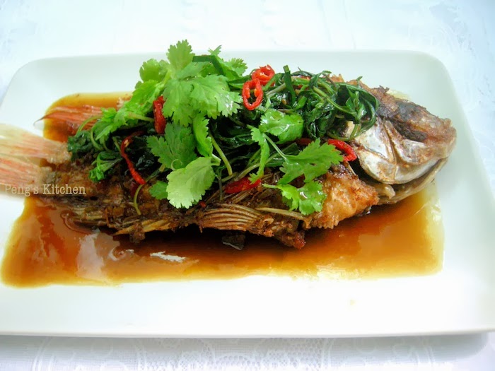 Peng's Kitchen: Thai Fish with Three Flavoured Sauce (Pla Sam Rot)