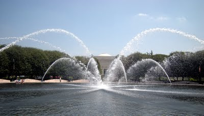 The Mathematical Tourist: Fountain Parabolas