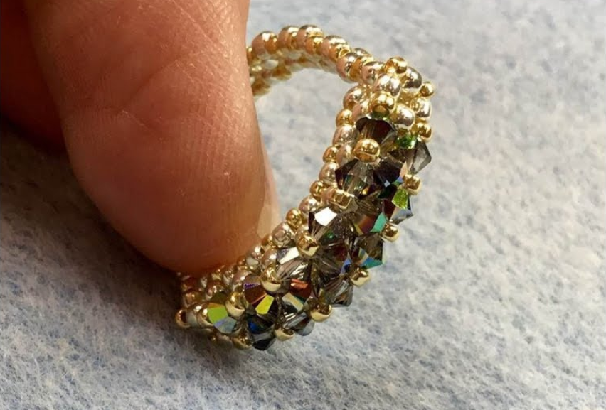 Sparkly cRAW Ring Tutorial will Challenge You / The Beading Gem