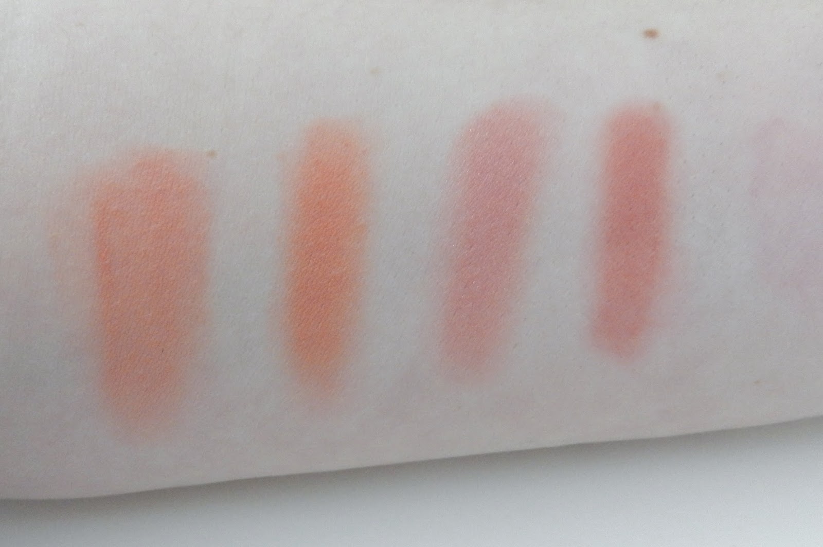 Ellen Rozalia: Bourjois Cream Blushes - Swatches and Review