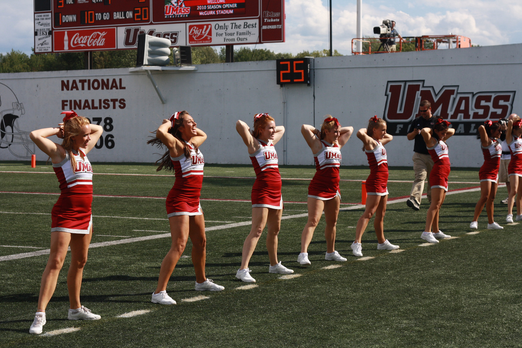 drakesdrumuk: UMASS Cheerleaders