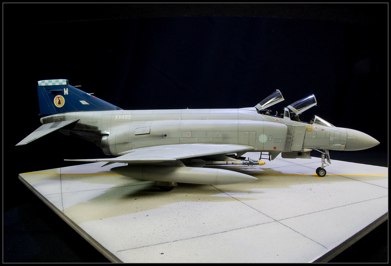 The Hamfisted Modeller: 1/48 Hasegawa F-4 FGR-2 Phantom - No 19 Sqn ...