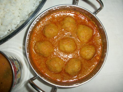 Paruppu Urundai Kuzhambu Recipe | Urundai Kulambu Recipe