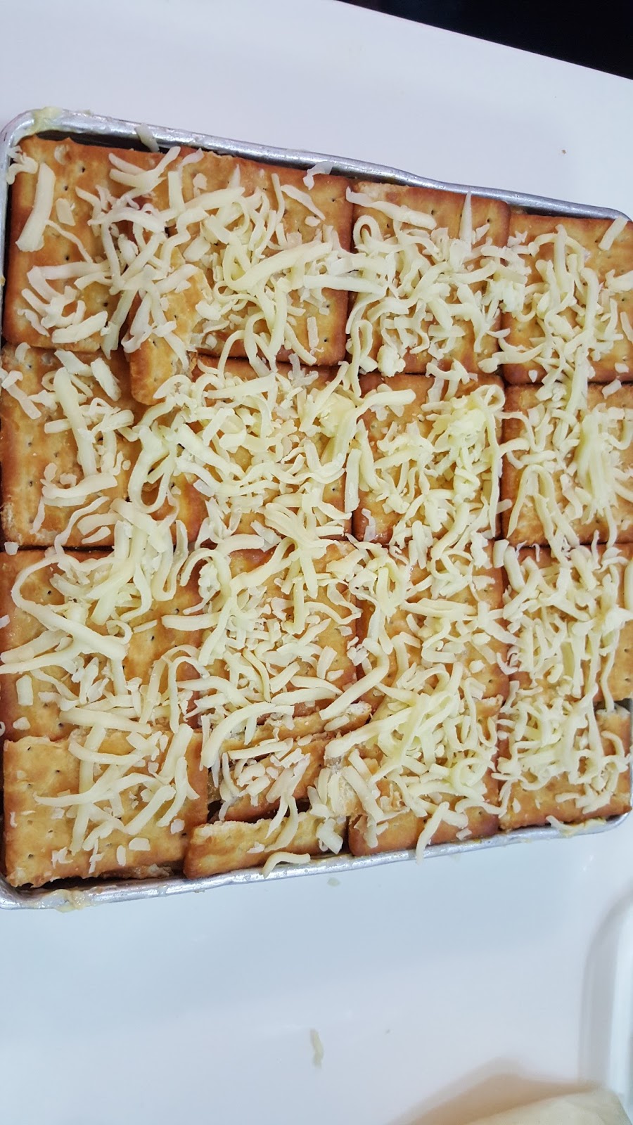 Kak Ida's Kitchen: Murtabak Cream Crackers Cheese