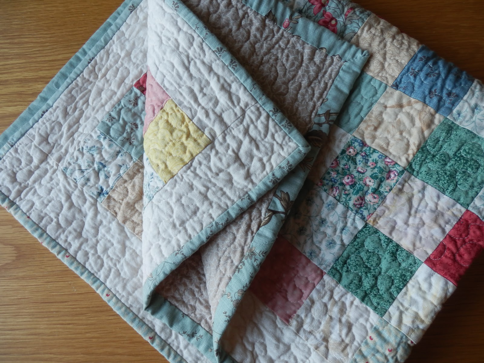 Pin Fiddle Quilts: I want a sewing room fit for Homes And Gardens.