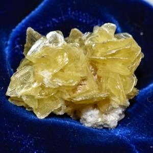 BATU ALAM; BATU HIAS DAN PERHIASAN: Batu Kuning Moskow - Bintang Mika