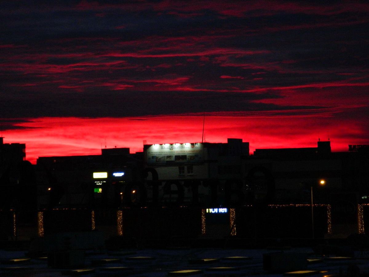 LA MULTI ANI, ROMANIA!: Cer la rasarit