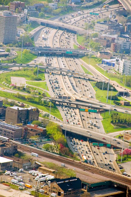Mindblowing Planet Earth: 18 lanes highway in America