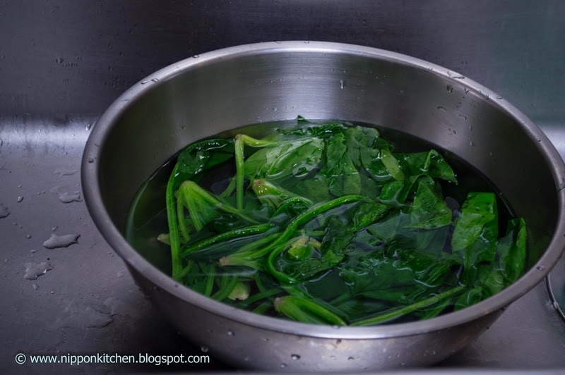 สลัดปวยเล้งราดดาชิ (Horenso no Ohitashi) - Nipponkitchen