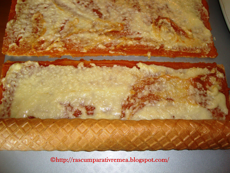 Rascumparati vremea: Rulada cu foi de napolitana si crema de biscuite ...