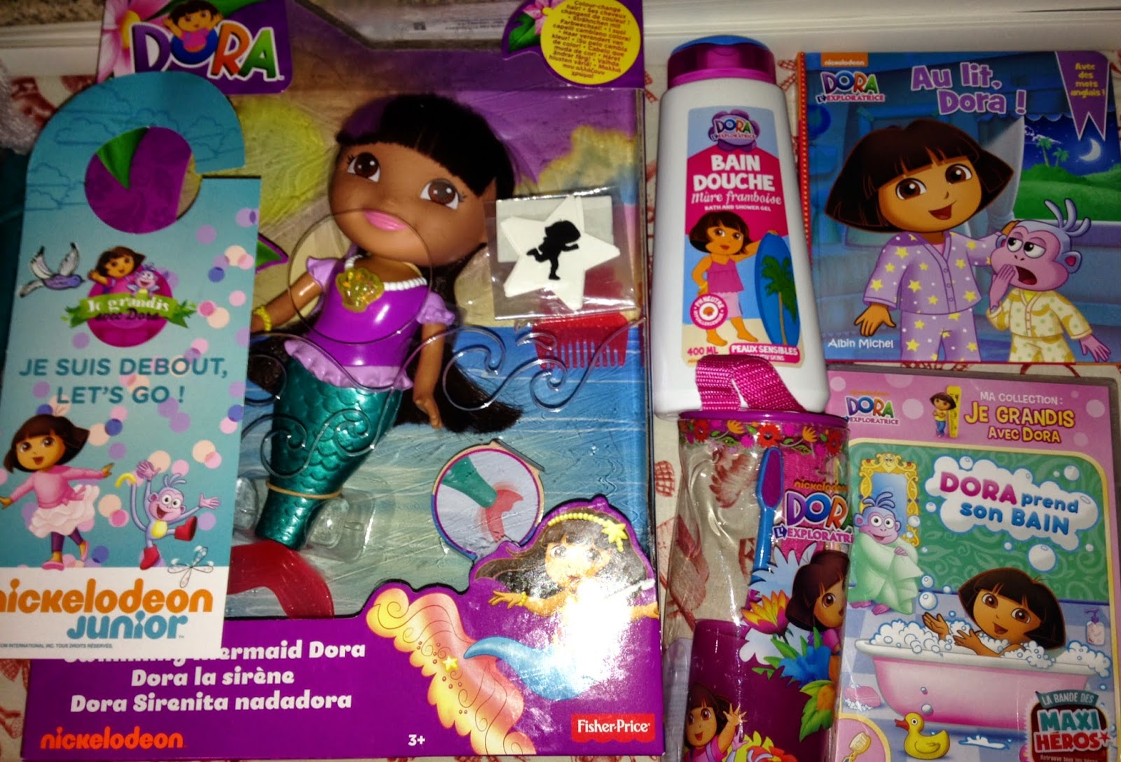 Anaïs et sa petite vie...: Se lever et se coucher avec Dora [+Box Kdo]