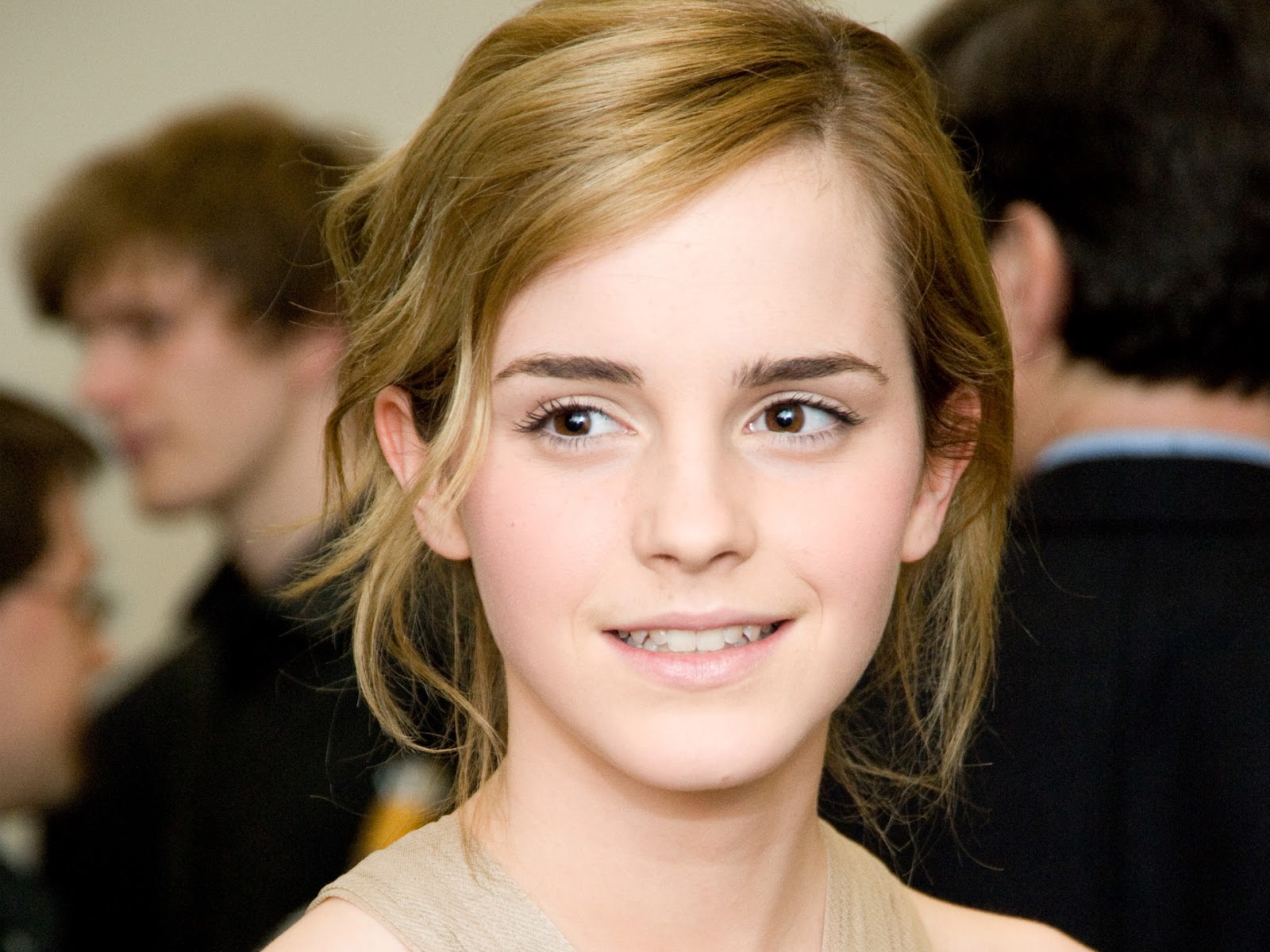 HD Wallpaper Wish: Emma Watson Nice