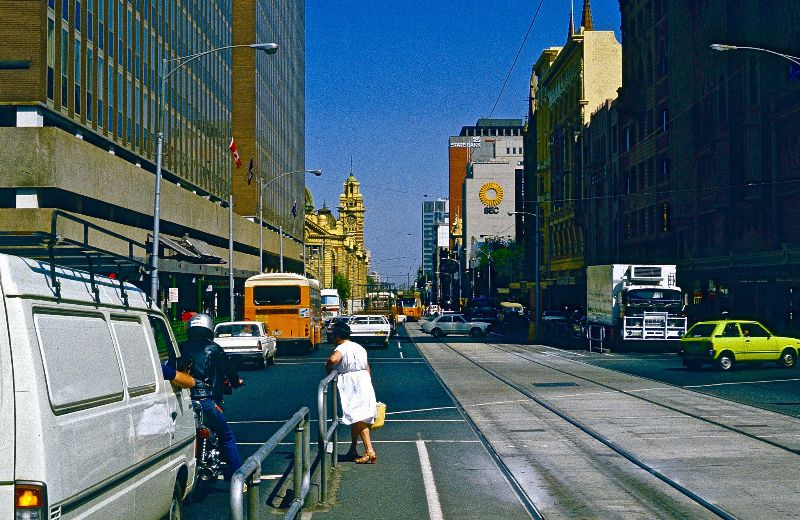 40 Fascinating Photos That Capture Street Scenes of Melbourne in the ...