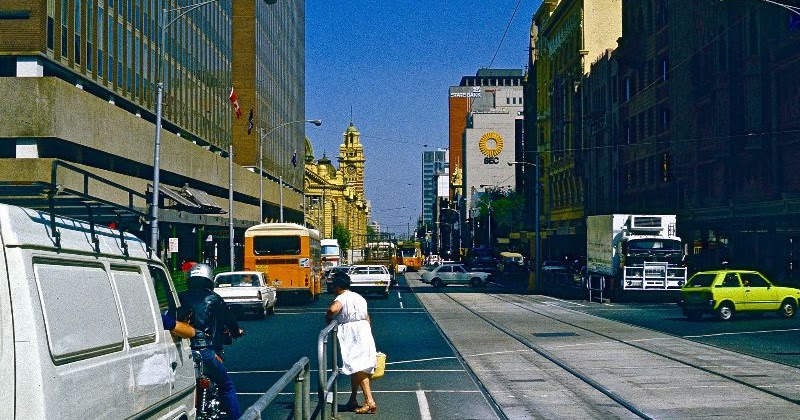 40 Fascinating Photos That Capture Street Scenes of Melbourne in the ...