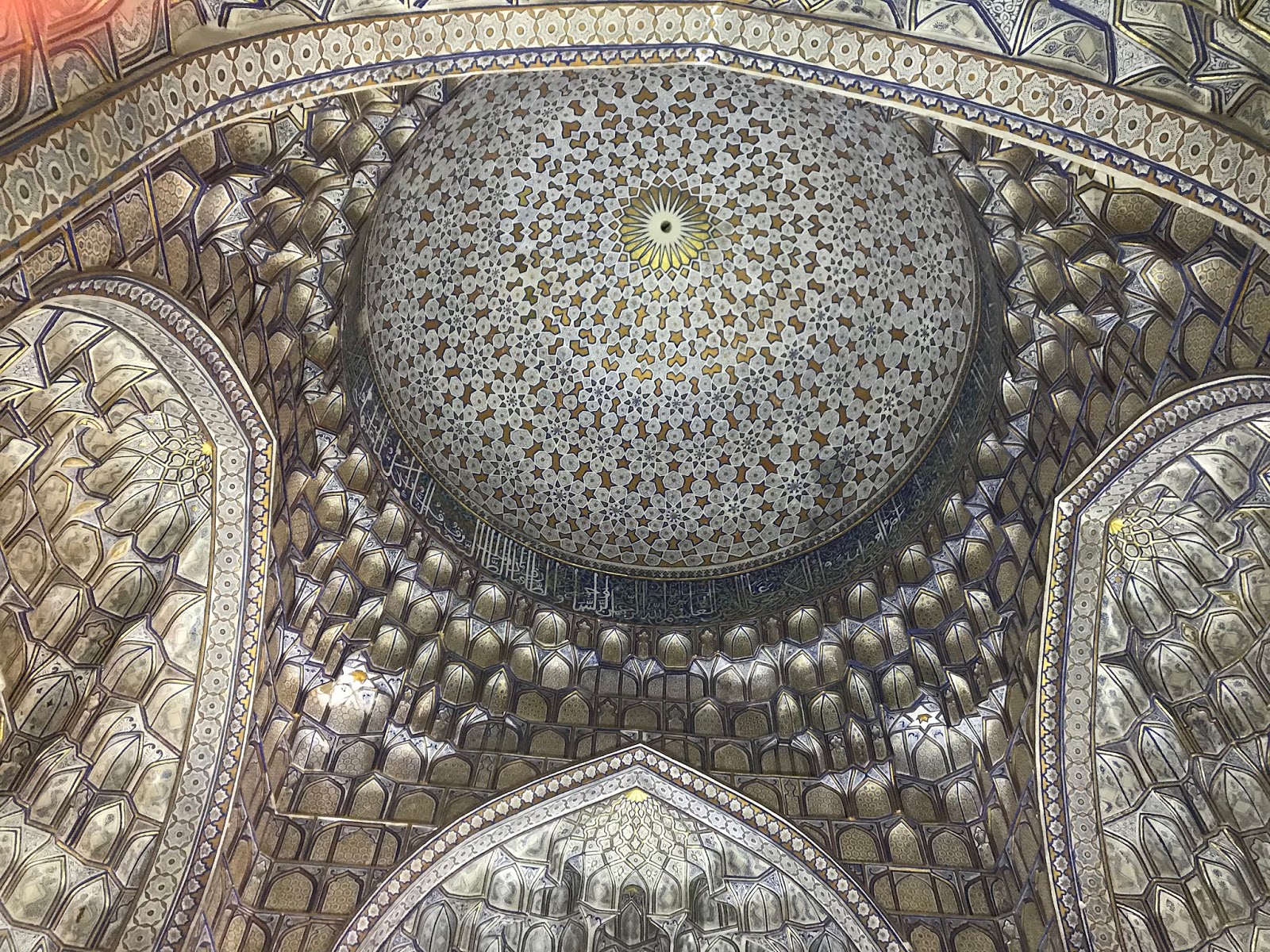 Vilt og vakkert: Shahr-i-Zindar; tenk at jeg kom hit .... til Samarkand!