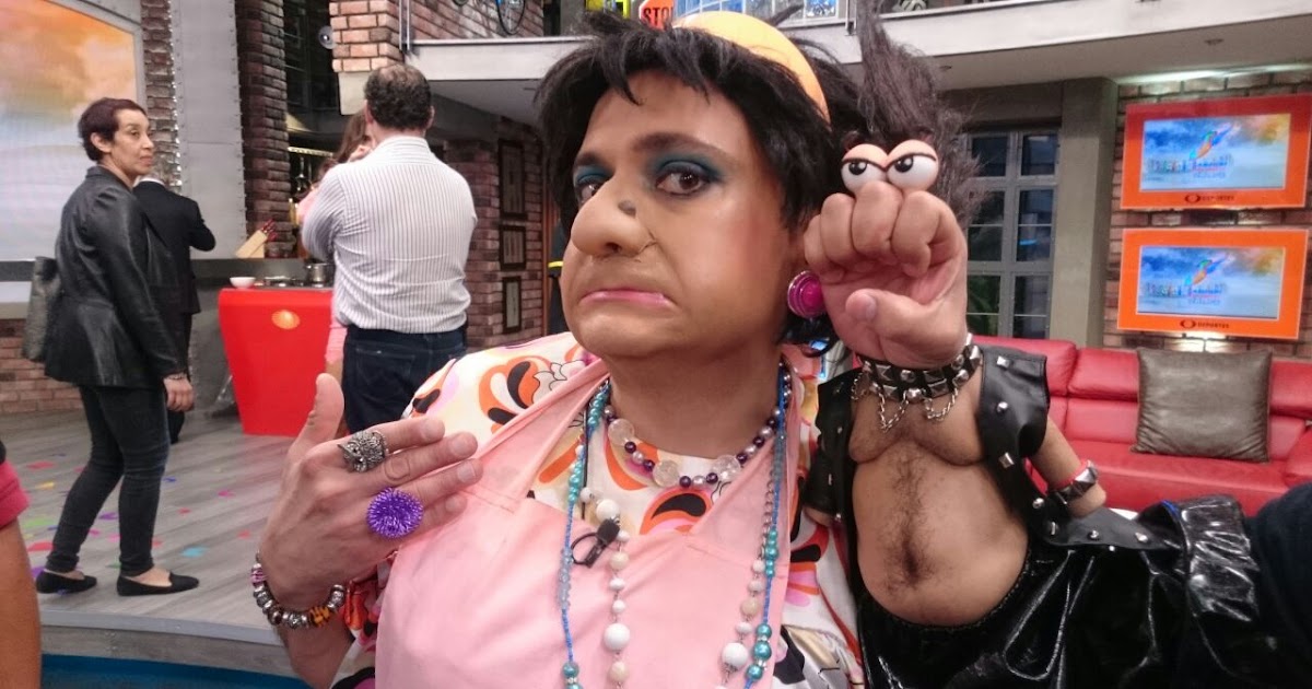 Playaway: Detrás de los pasos de "Doña Márgara Francisca"