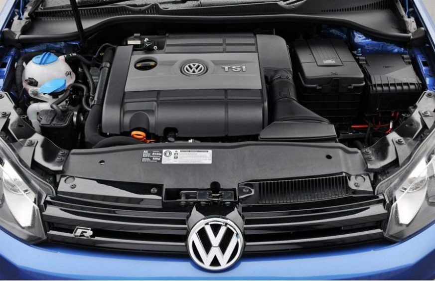 Teste em vídeo do GT6: Volkswagen Golf VI R 2.nada 16V Turbo.