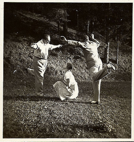 Funny Snapshots of People Dancing Outside That You Have Rarely Seen ...